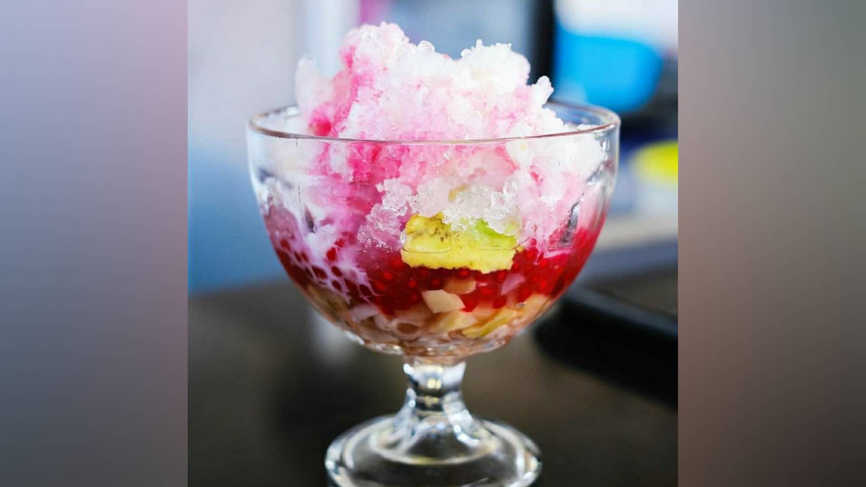 Segarnya Es Tebak, Pelepas Dahaga Saat Berbuka Puasa