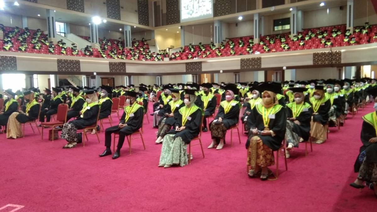 Lantik 3.032 Wisudawan, Rektor UNP Siapkan Program Vokasi