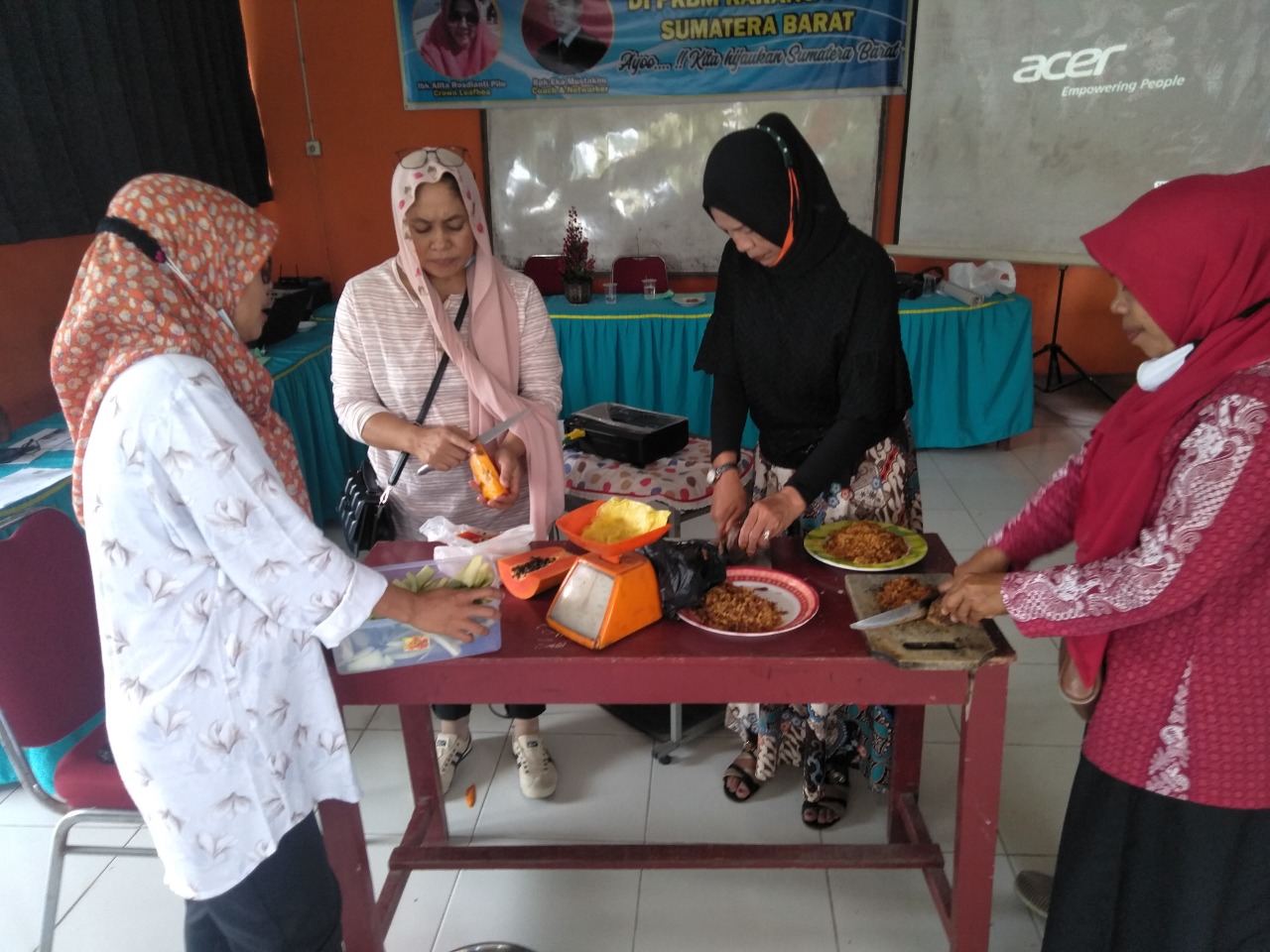 Memupuk Kesadaran Masyarakat Akan Pentingnya Pemilahan Sampah Memupuk Kesadaran Masyarakat Akan Pentingnya Pemilahan Sampah
