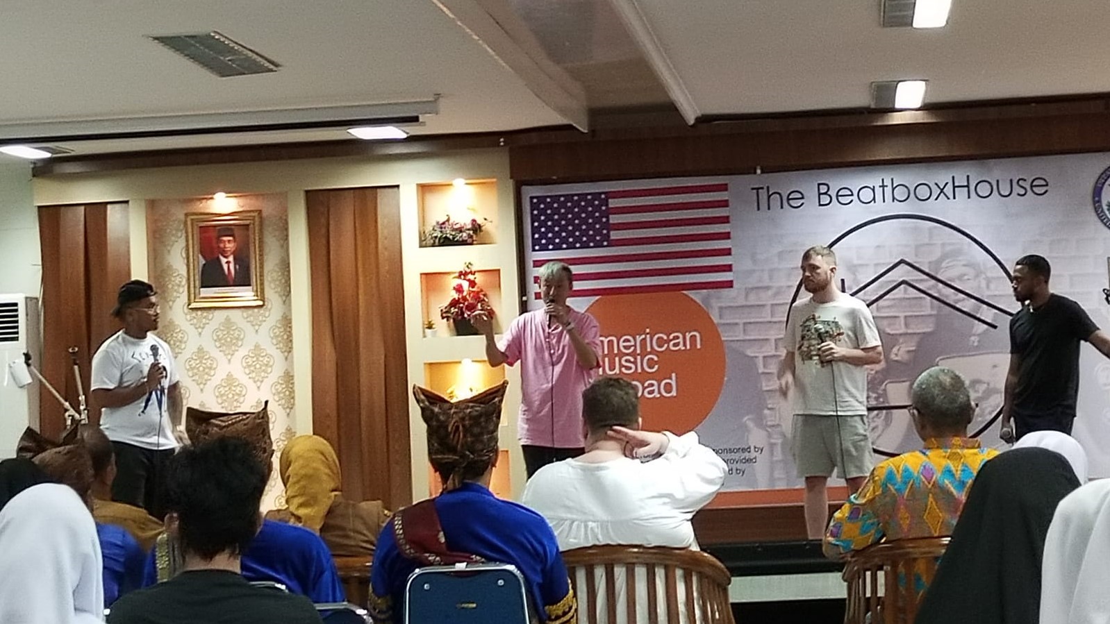 Konsulat Amerika Serikat Diplomasi Budaya Lewat The Beatbox House di Unand