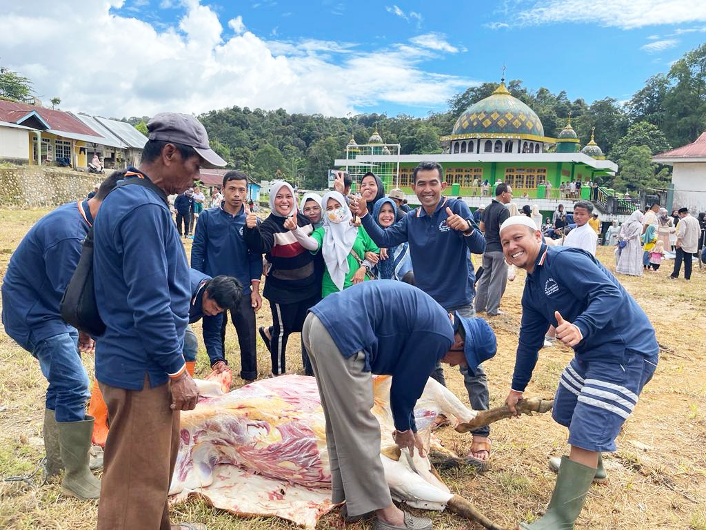 Nagari Batang Barus Terima 3 Ekor Sapi Kurban dari AQUA Solok