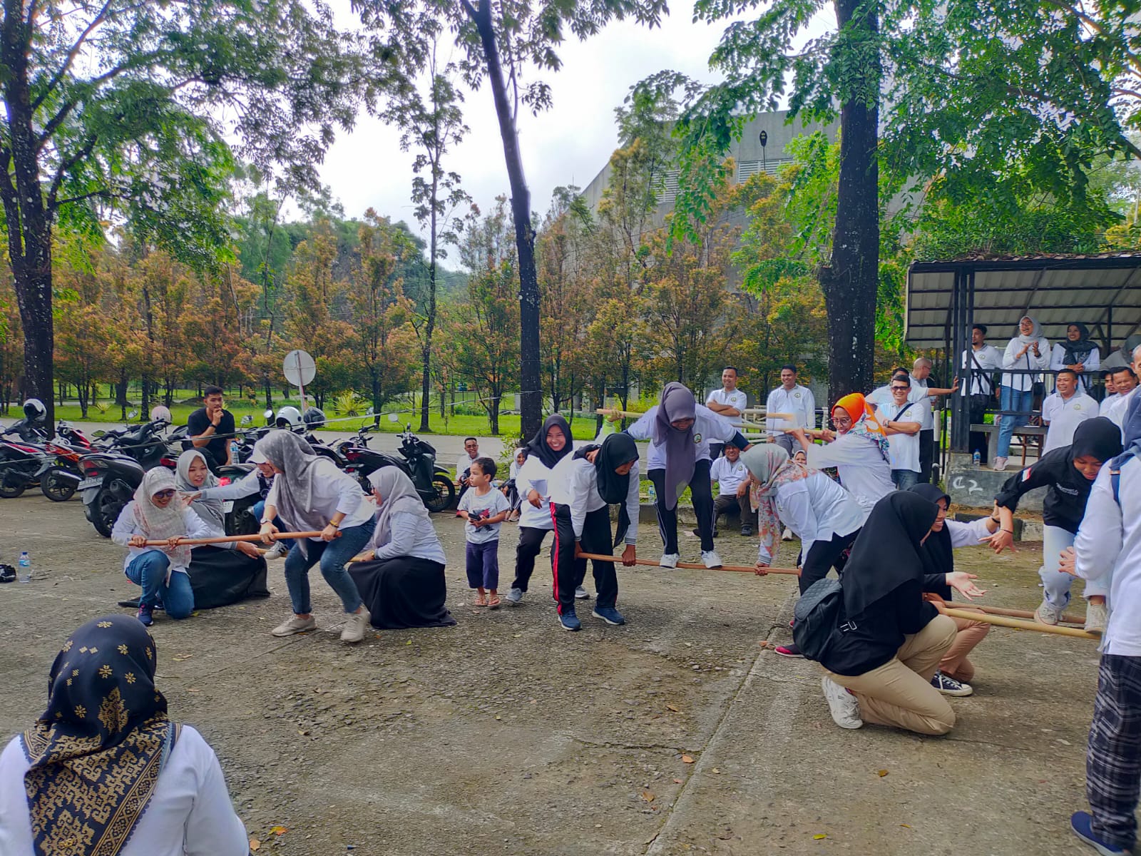 Pererat Kekeluargaan, Jalan Santai dan Family Gathering Fateta Unand ...