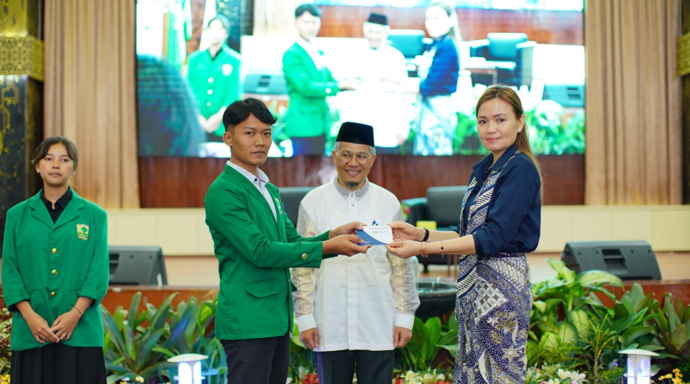 Bank Mayapada Serahkan Beasiswa Pendidikan kepada 164 Mahasiswa UNAND Bank Mayapada Serahkan Beasiswa Pendidikan kepada 164 Mahasiswa UNAND