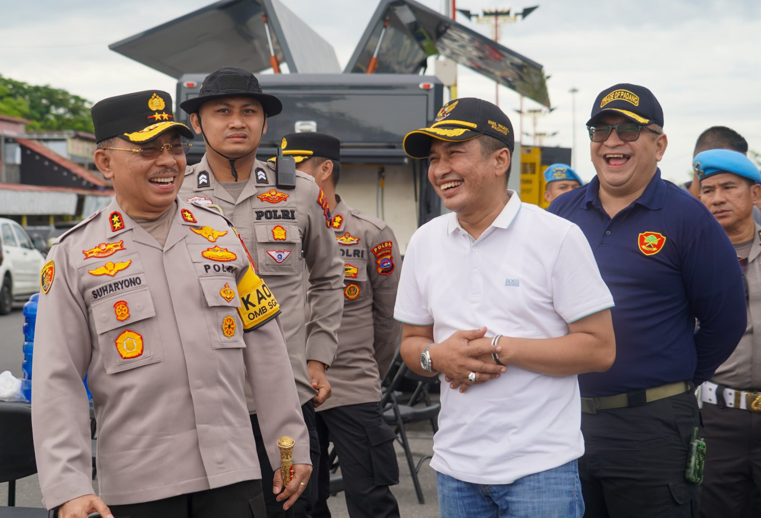 Polda Sumbar Gelar Aksi Bersih Pantai Padang, Wawako Beri Apresiasi
