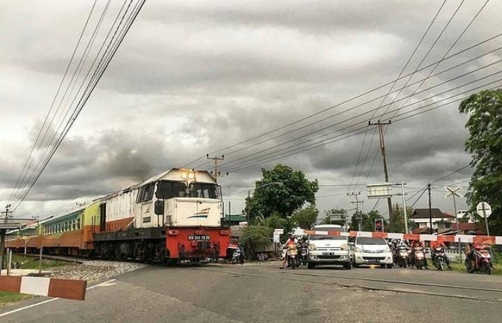 KAI Sumbar Ingatkan Slogan Berteman saat Melewati Perlintasan Sebidang