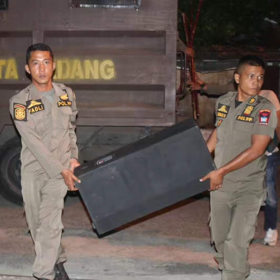 Putar Musik Hingga Larut Malam, Satpol PP Padang Tertibkan 2 Kafe di Koto Tangah