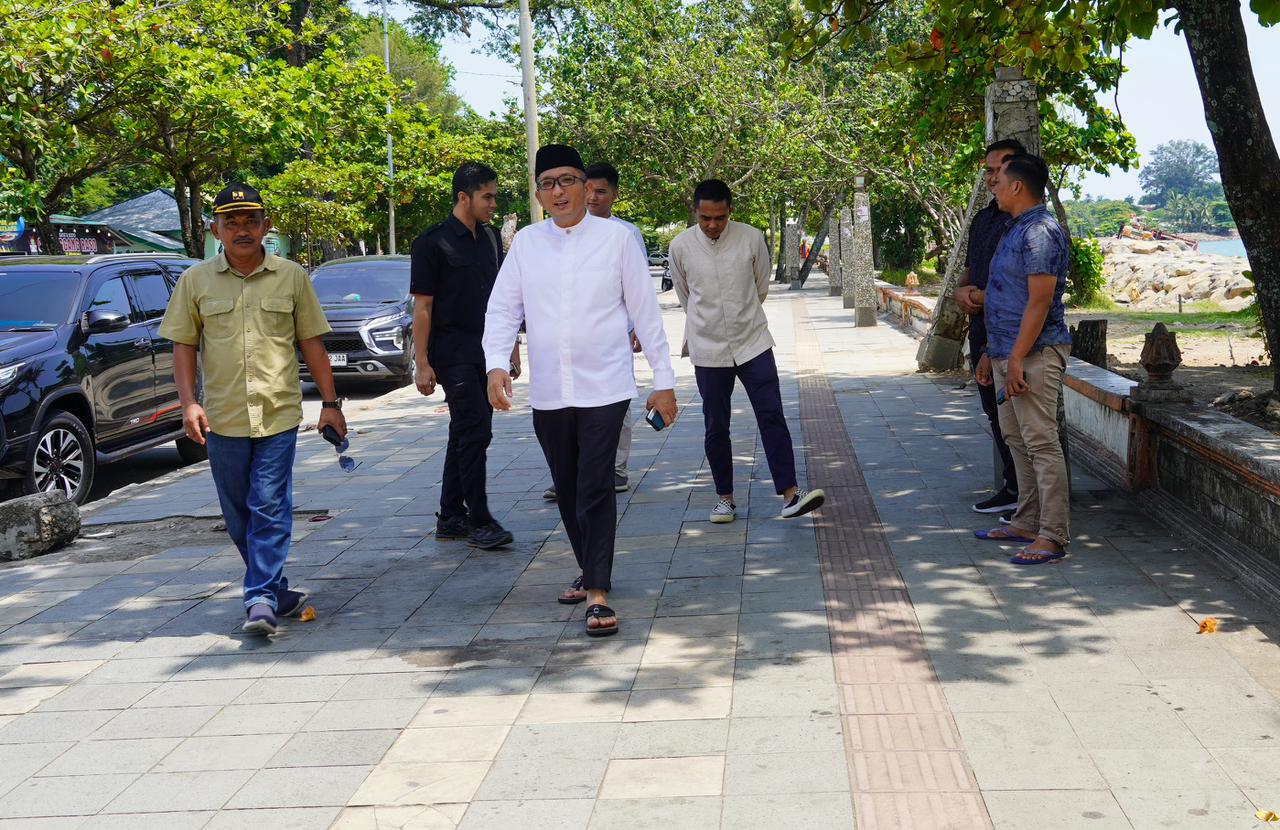 Wako Padang Ajak Wisatawan dan Pedagang Jaga Kebersihan Objek Wisata Wako Padang Ajak Wisatawan dan Pedagang Jaga Kebersihan Objek Wisata