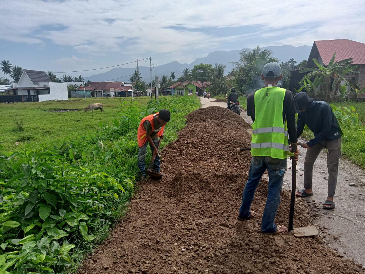 Pemko Padang Perbaiki Jalan Rusak di Korong Gadang Kuranji