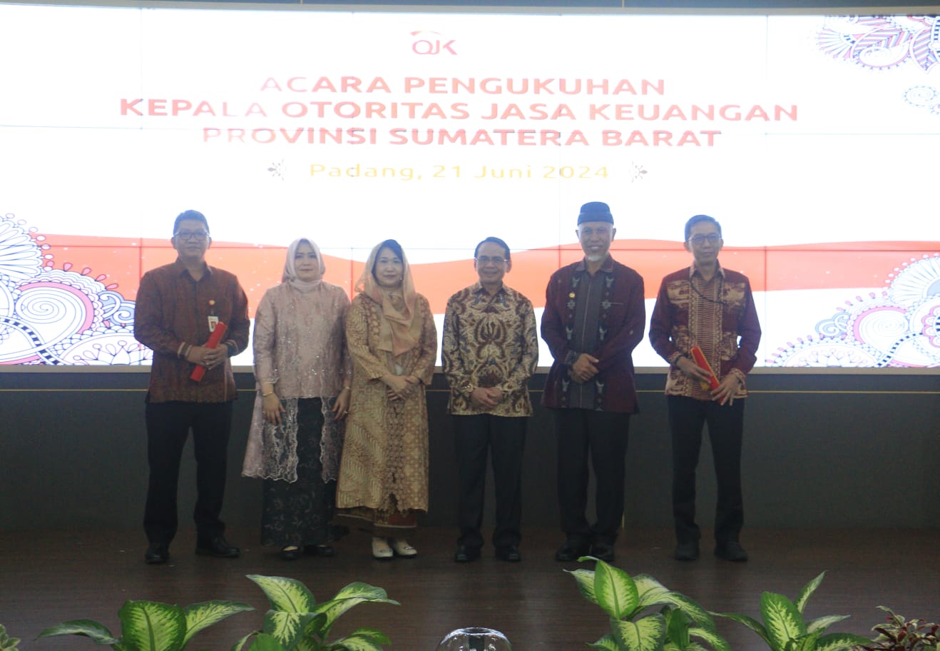 Gubernur Dorong OJK Kejar Inklusi Keuangan Sumbar 90 Persen