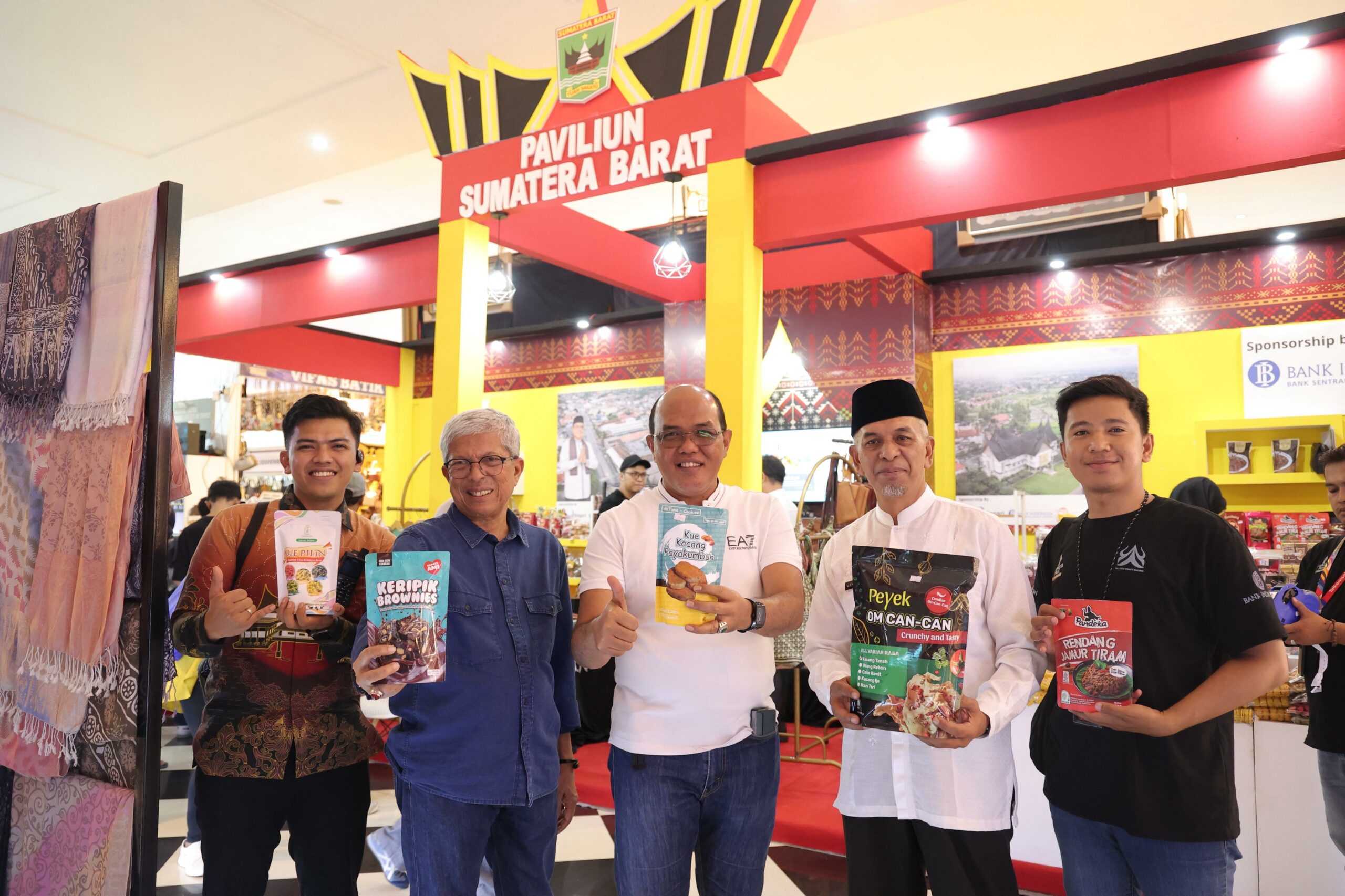 Tinjau Booth Paviliun Sumbar di PRJ 2024, Supardi Dorong UMKM ...