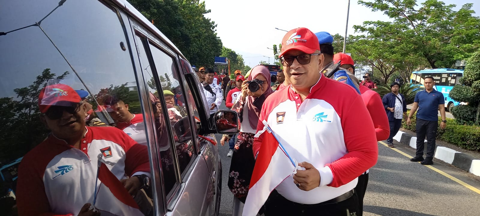 Pemko Padang Bagikan 15.355 Bendera Merah Putih Sambut HUT RI ke-79
