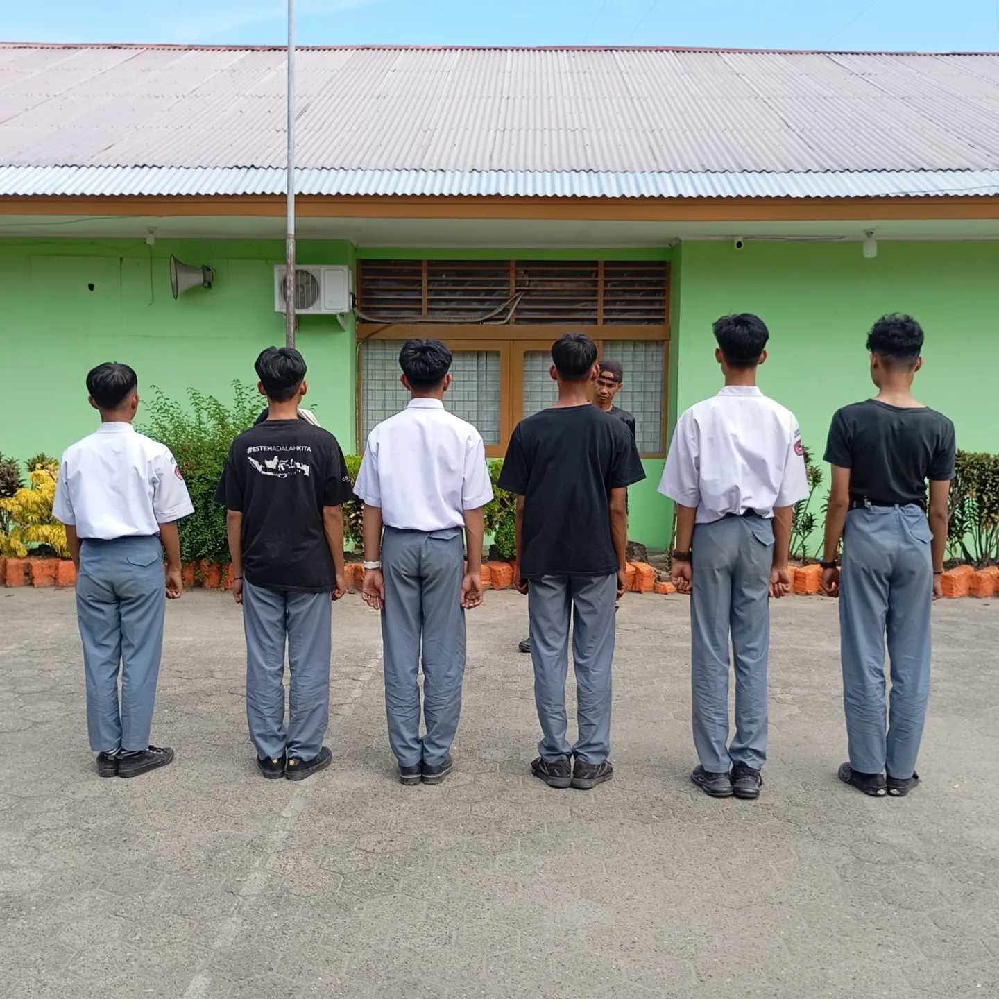 6 Pelajar Diamankan Satpol PP Padang saat Asyik Main Biliar