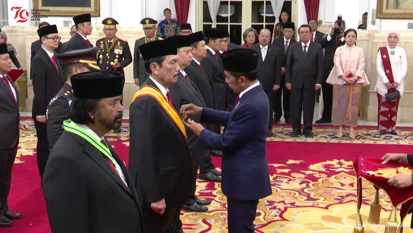 Presiden Jokowi Anugerahkan Tanda Jasa dan Kehormatan bagi 64 Tokoh