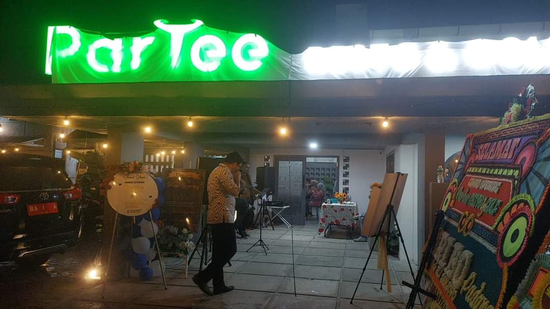 Resmikan Partee Resto & Golf, Pj Wako Padang: Tanda Ekonomi Menggeliat