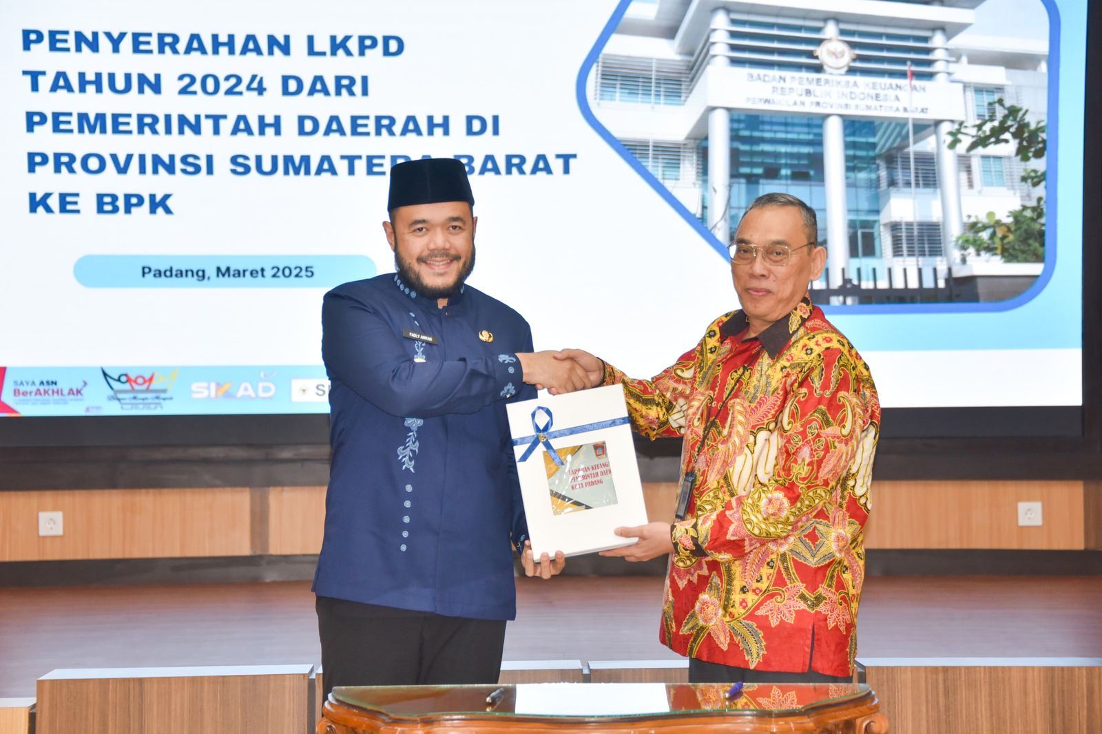 Pemko Padang Serahkan LKPD 2024 ke BPK Sumbar