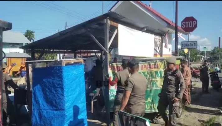 Langgar Aturan, Satpol PP Padang Tertibkan PKL di Jalan Adinegoro