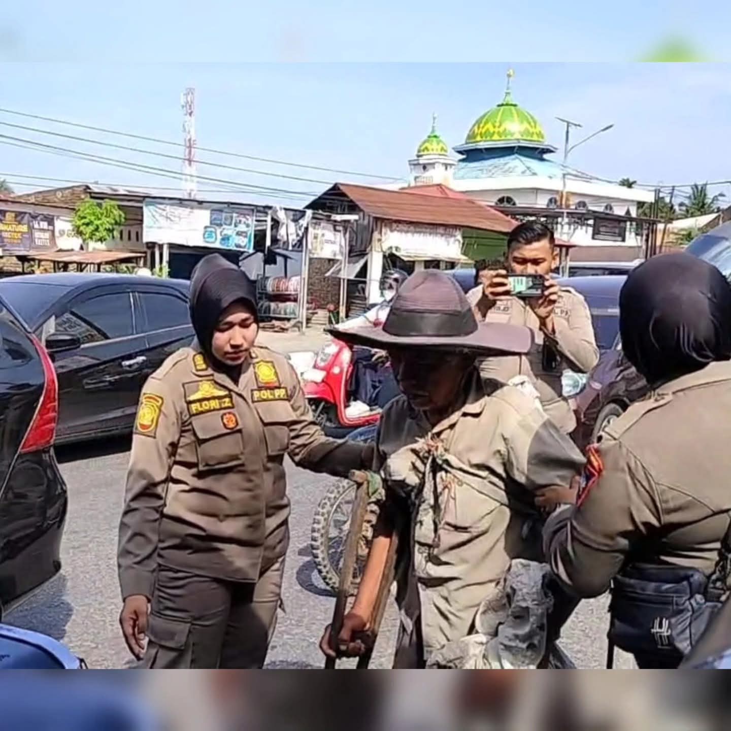 Satpol PP Padang Amankan Pengemis dan Pak Ogah di Sejumlah Titik Rawan