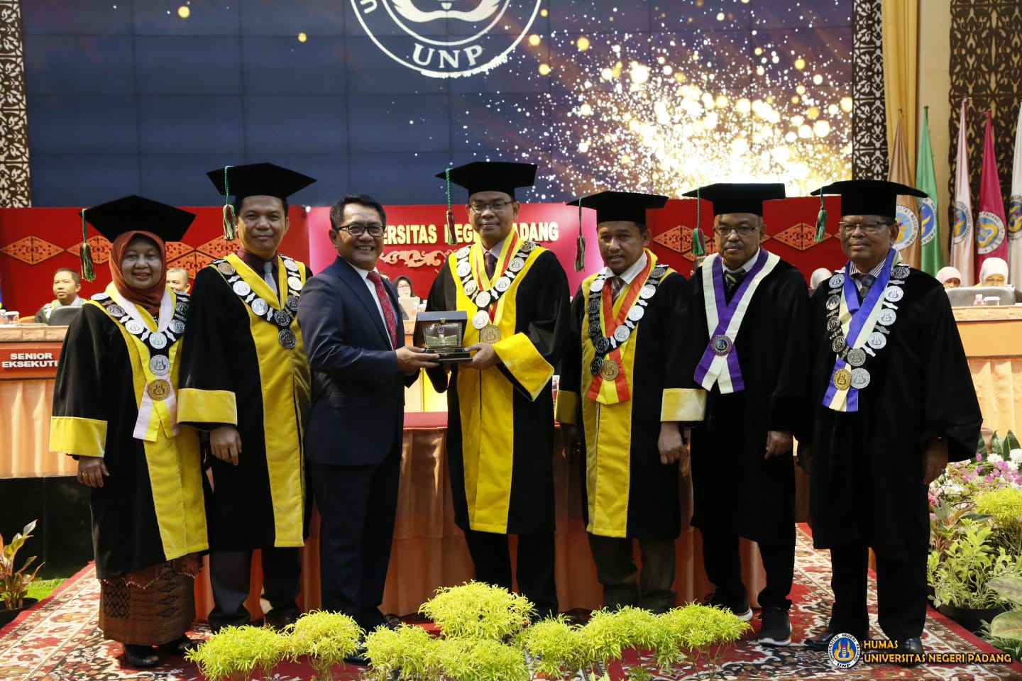 Orasi Ilmiah di Wisuda 139 UNP, Bupati Padang Pariaman Ajak Wisudawan ...