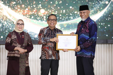 Pemprov Sumbar Raih Penghargaan Provinsi Layak Anak 2025