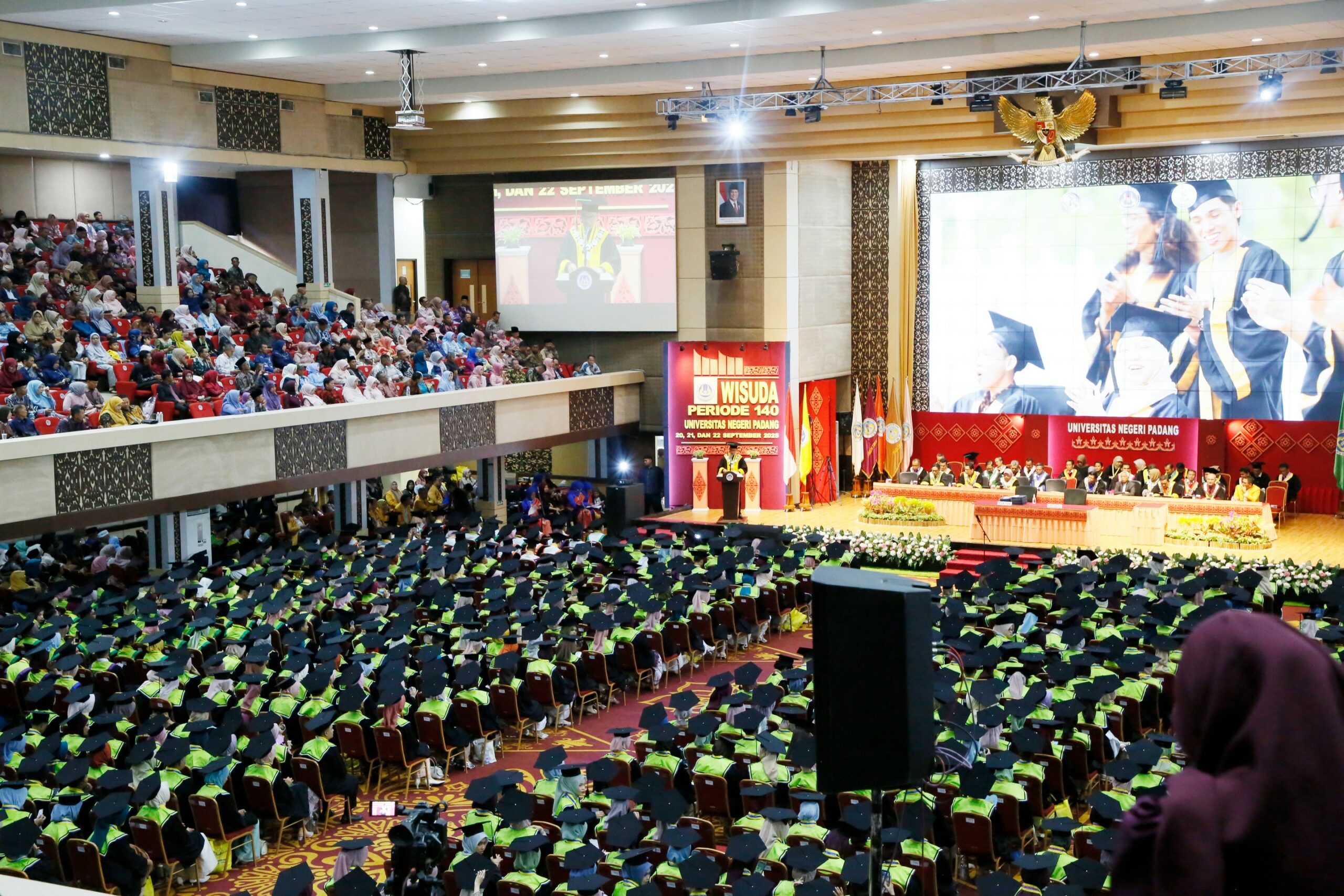 Wisuda ke-140 UNP, Rektor Tekankan Pentingnya Lulusan Berkarakter